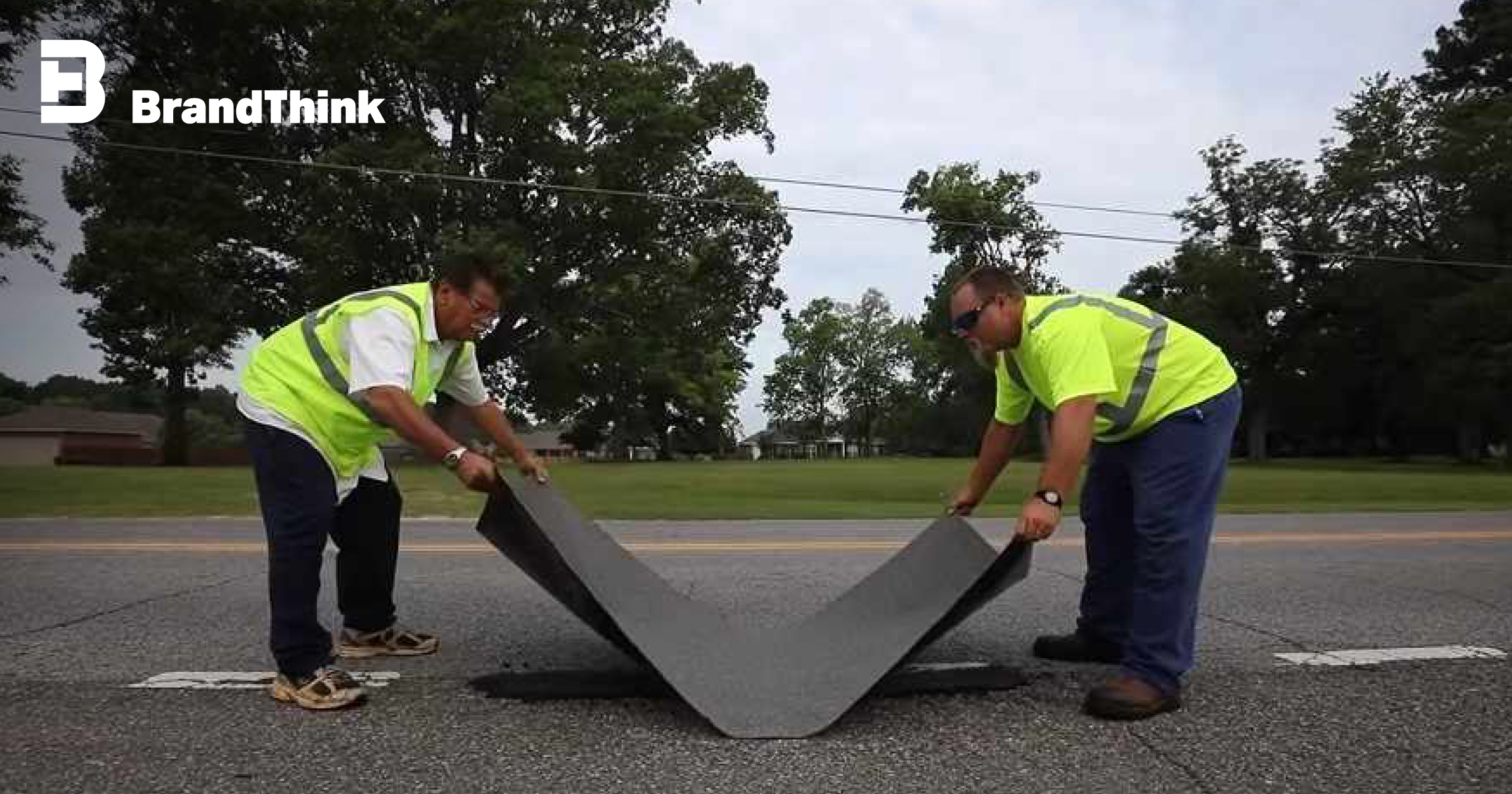 อวสานหลุมบ่อ? รู้จัก ‘พลาสเตอร์ถนน’ เทคโนโลยีใหม่จากอเมริกา | BrandThink